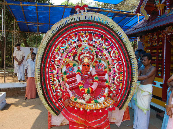 Famous places For Kaliyattam In Kerala | തെയ്യക്കാലത്ത് തെയ്യങ്ങളുടെ ...