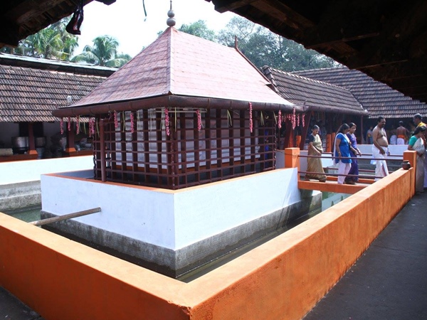 Dakshina Mookambika Temple, North Paravur- History, Pooja Timings ...