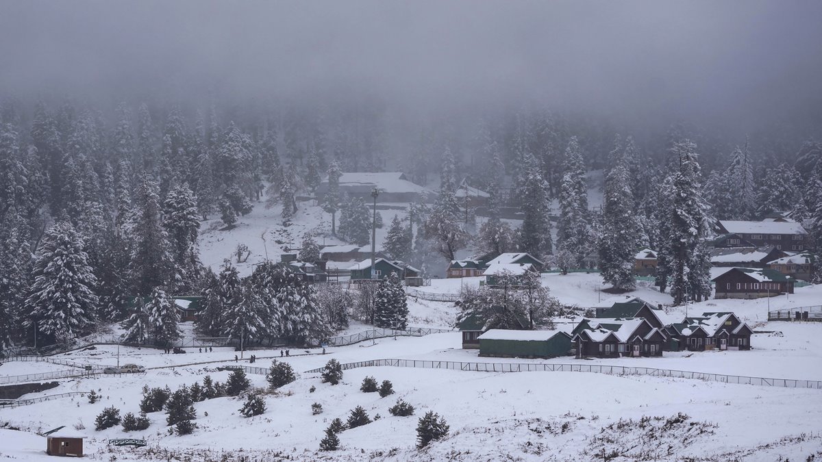Winter In Kashmir: Snow Fall And Winter Tourism, Gulmarg Is Ready ...